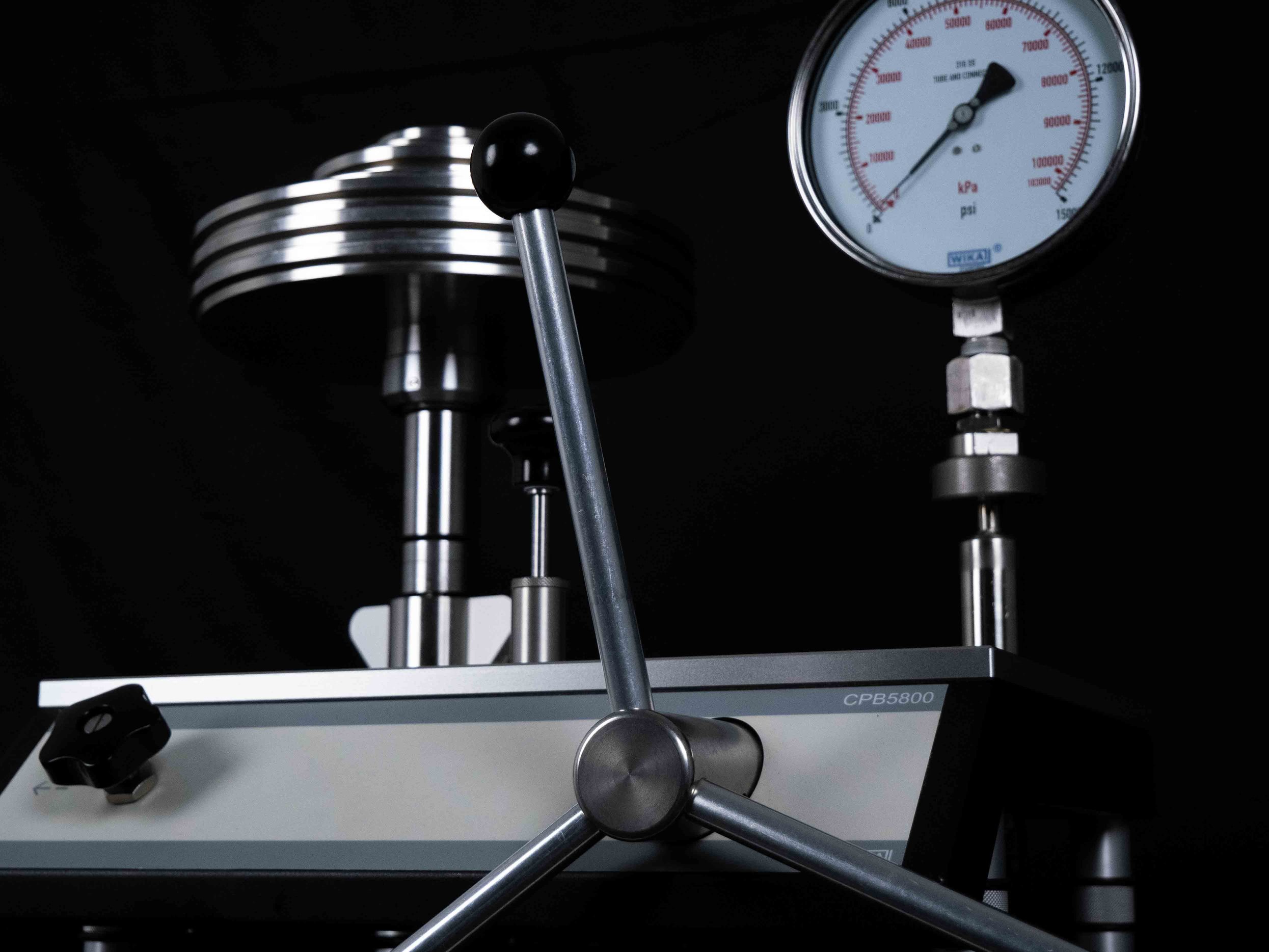 How do Dead Weight Testers Pull Their Weight on the Pressure Bench?