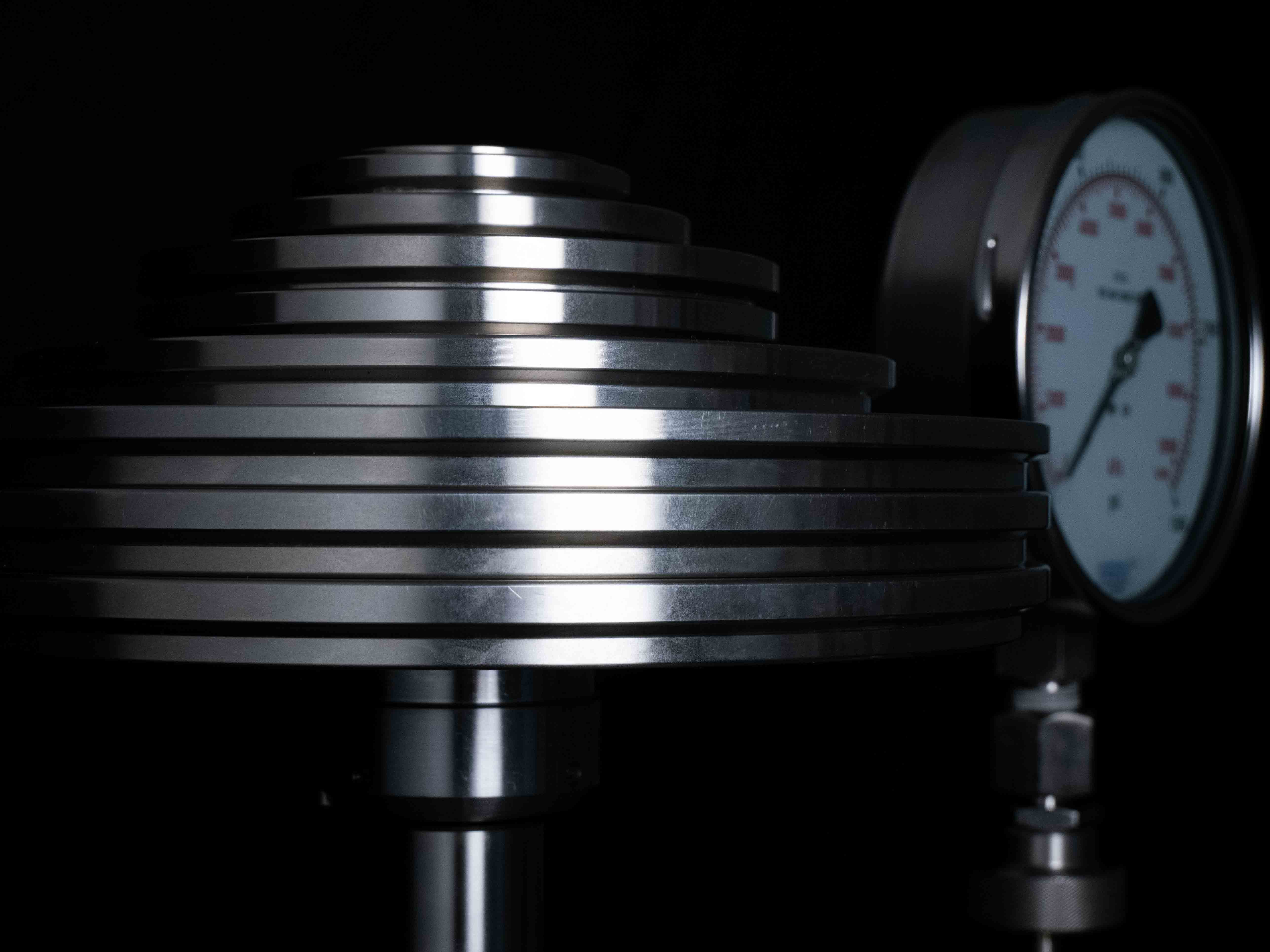 How do Dead Weight Testers Pull Their Weight on the Pressure Bench?